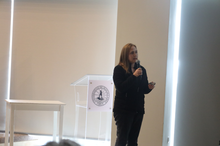 Dra. Claudia cerda participa de conferencia Internacional del Centro ...