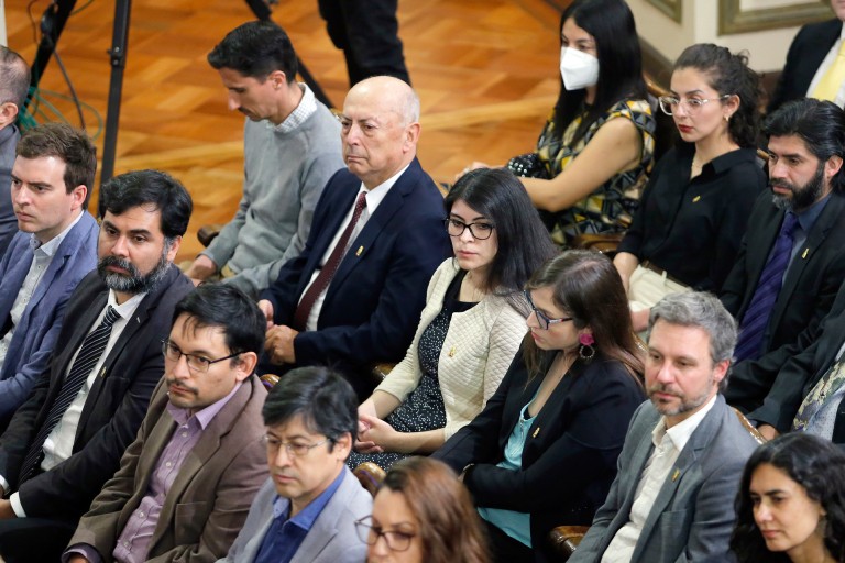Premian como Mejor Docente de Pregrado a nuestro profesor Juan Barrios ...